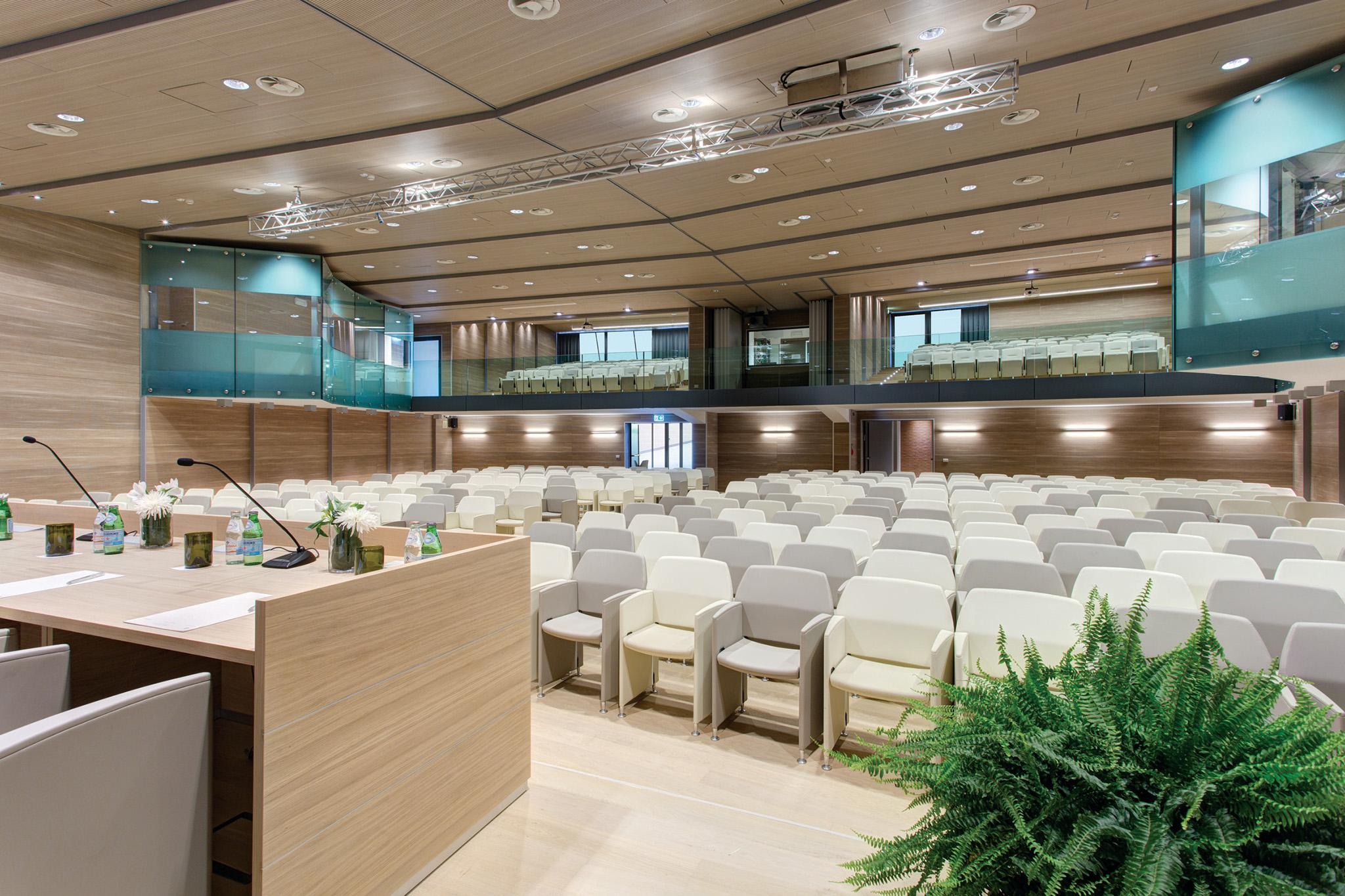 Hotel conference and meeting rooms with equipment | Almar